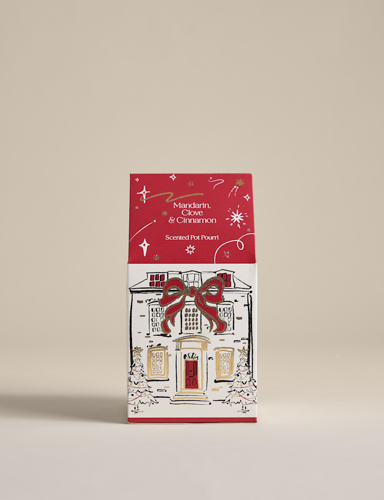 Mandarin, Cinnamon & Clove Scented Wreath - Marks and Spencer Cyprus ...